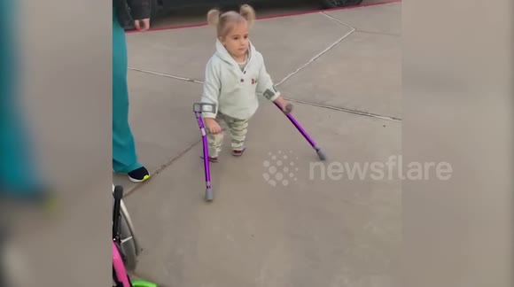 Five-year-old girl born with "mermaid syndrome" has taken her first ...