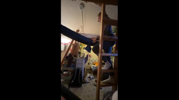Friend's hammock fail goes viral: hilarious video captured in Michigan ...
