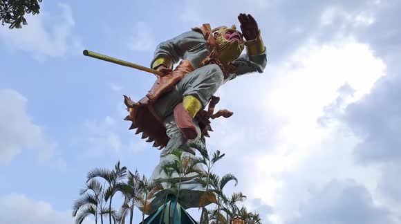 SAK DATO TEMPLE, MALAYSIA – TALLEST MONKEY GOD STATUE IN THE WORLD ...