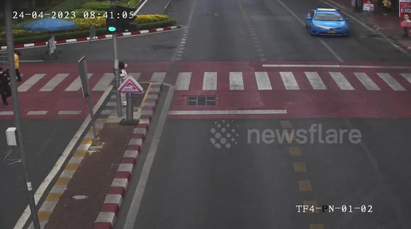 Pedestrian has near miss as bus ignores red light at zebra crossing ...