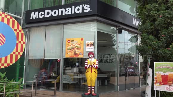 Psychologist explains reason behind McDonald's red and yellow logo ...