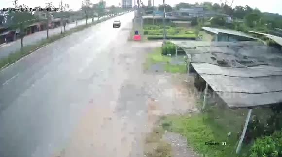Pick-up truck flips over and skids across road after its tire blows out ...