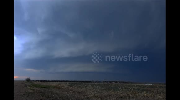 Incredible Time-Lapse Footage: Gigantic Supercell Formation Over ...