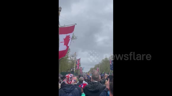 UK: RAF Red Arrows Fly Over Buckingham Palace For King Charles III’s ...