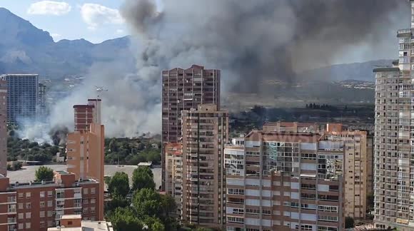 Spain: Wildfire Erupts In Resort Town Of Benidorm Prompting Evacuation ...
