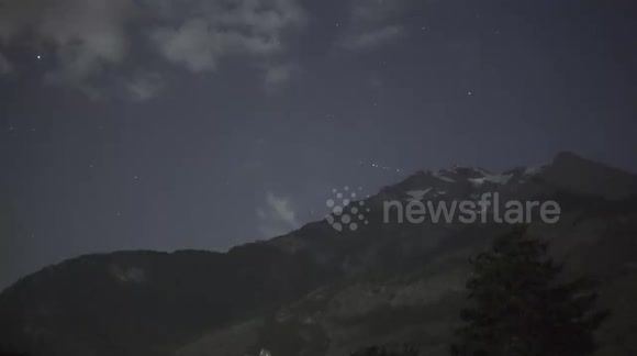 Newest SpaceX Starlink satellite train G2-10 surges from behind a ...