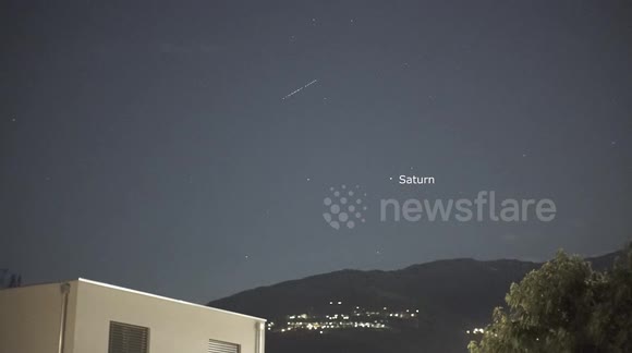 Starlink satellite train soars across night sky with Saturn in ...