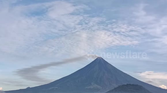 Smoke drifts from crater as Philippines Mayon Volcano rumbles with ...