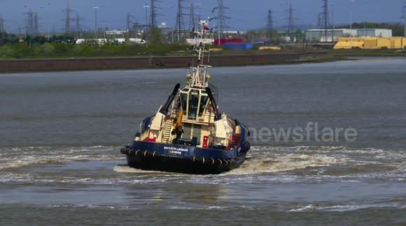 Spinning like a record tugboat Svitzer London demonstrate the ...