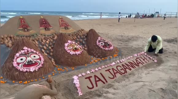 Indian Sand artist created beautiful Two Hundred fifty coconut ...