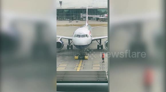 Heartwarming moment BA pilot leans from window to give passenger her ...