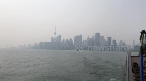 Wildfire smoke over the Toronto city skyline - worst air in the world ...