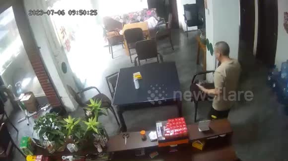 Man survives ceiling fan mishap with minor injuries in China - Buy ...