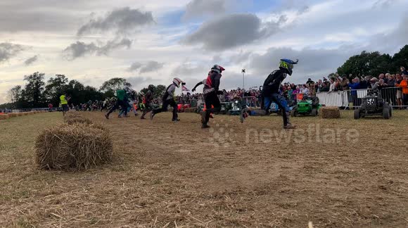 Crowds flock to watch 400-mile lawn mower race that lasts 14 HOURS ...
