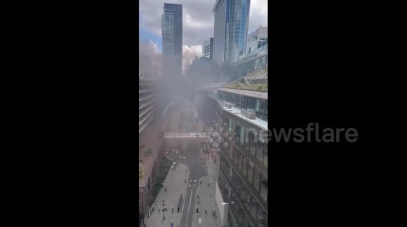 Thick smoke descends on Barbican as building fire erupts in Moorgate ...