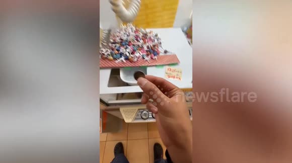 Japanese man baffled when he wins just two lollipops at sweet claw ...