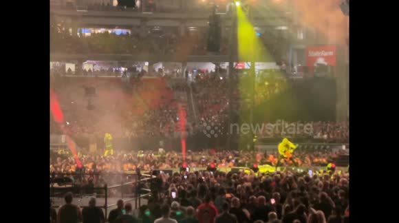Metallica and Pantera atmosphere at the University of Phoenix Stadium ...