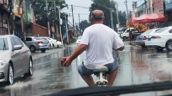 Cyclist wields brick to deter splashing cars in China - Buy, Sell or ...