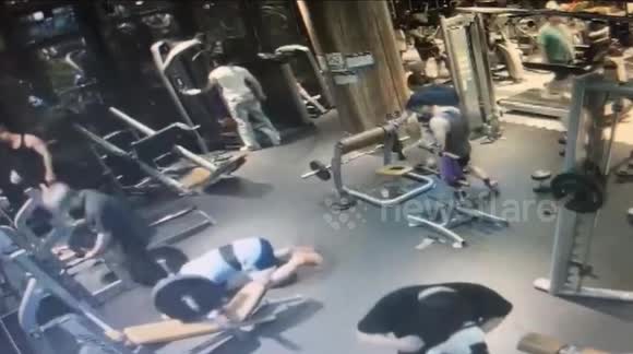 Bungling weightlifter drops barbell on fellow gym user in China - Buy ...