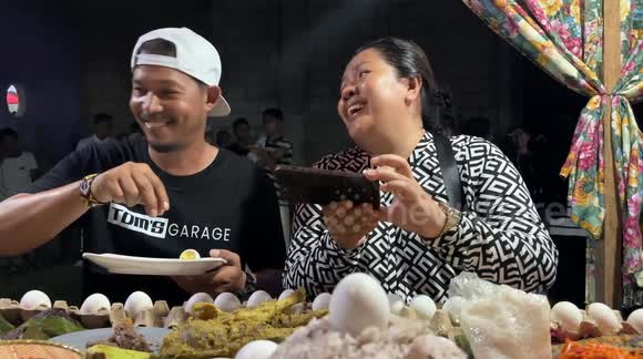 Thousands avail free dinner in Capual Island, Sulu during the Filipino ...