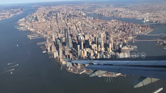 Watch a plane's stunning descent with the majestic Manhattan skyline as ...