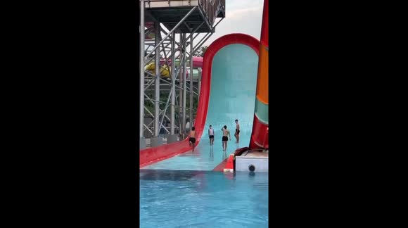 Water slide fails: hilarious slip and tumble in Gangwon-do, South Korea ...