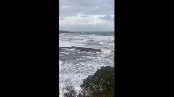 Storm Babet brings big waves at Stonehaven Harbour, Aberdeenshire ...