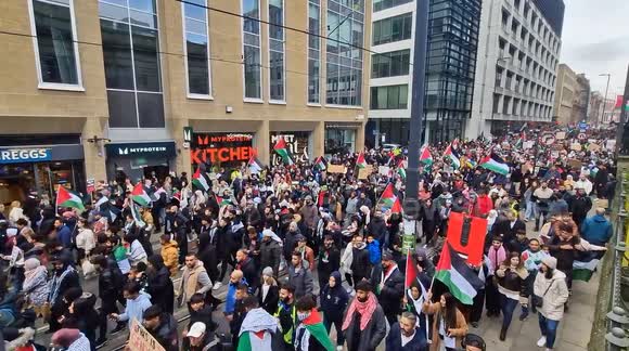 Massive crowd marches for a cease fire between Israel and Palestine. In ...