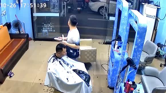 Quick-thinking barber dashes out of salon after scooter explosion in ...