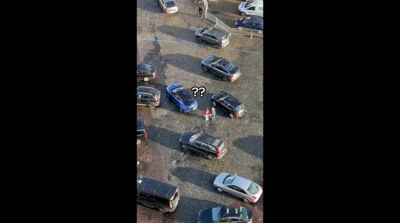 Paris driving WTF?! Organised chaos at the Arc de Triomphe roundabout ...