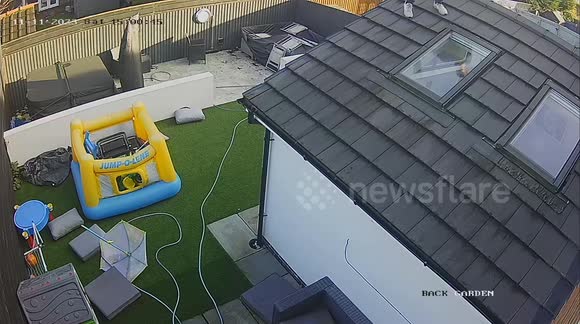 Hilarious footage captures moment dad falls off roof while cleaning ...