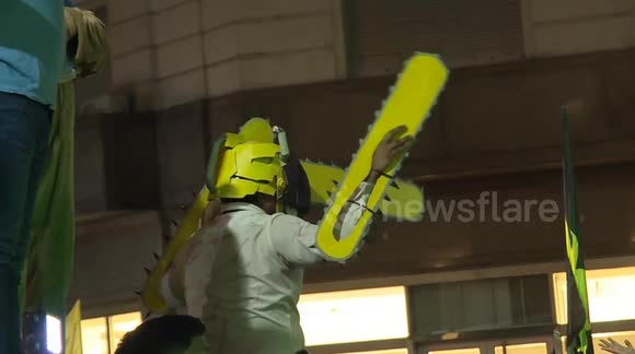 'Chainsaw' wielding fan celebrates in Buenos Aires as Javier Milei wins ...