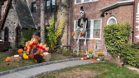 Reduce, reuse, recycle! Homeowner repurposes Halloween skeleton ...