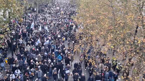 10's of thousands of pro Israel supporters march along Victoria ...