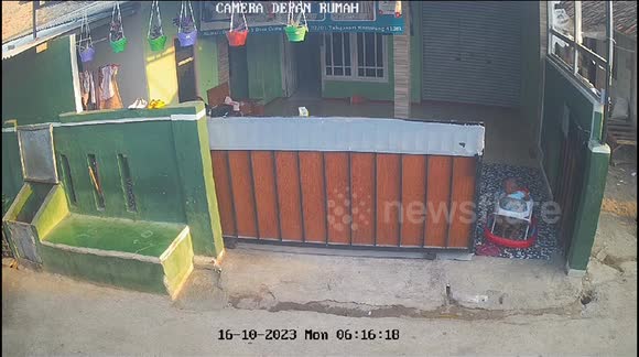 Unsupervised baby walker mishap: headfirst fall captured on video - Buy ...