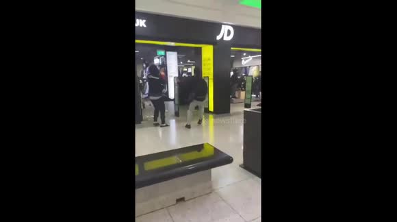 VIDEO: Thug lobs fire extinguisher at man during an ugly brawl in JD ...