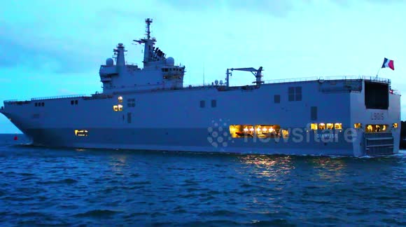Dixmude (L9015) is an amphibious assault ship, a type of helicopter ...