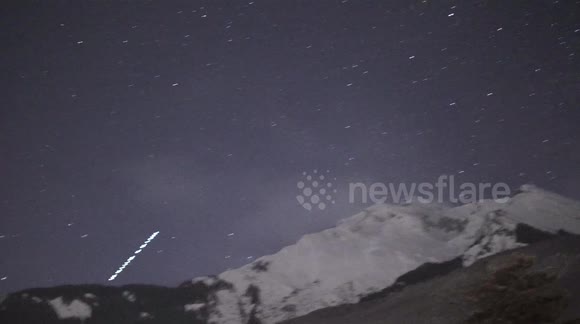 Spectacular footage of SpaceX satellite train ascending over Swiss Alps ...