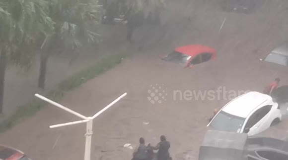 Cyclone Belal: Locals sit atop vehicles as flooding sweeps cars along ...