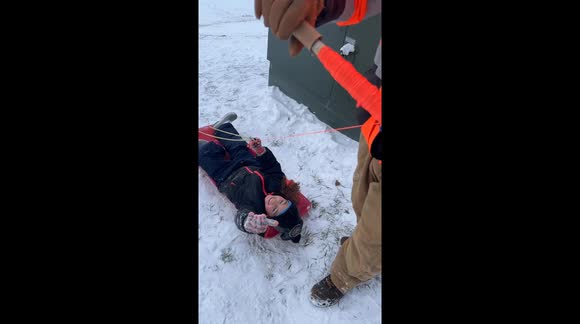 Snow-savvy dad's genius DIY tool eliminates uphill walks while sledging ...