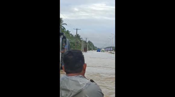 Flooded Davao highway strands vehicles: crisis grips commuters in ...