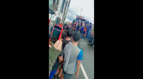 Tractor evacuation saves stranded residents from Davao City floods ...