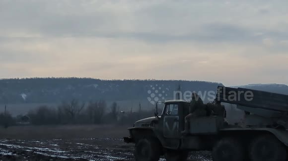 Russian artillery batteries target Ukrainian strongholds in nighttime ...