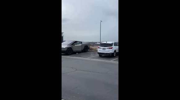 Motorist goes viral for exiting Tesla Cybertruck wearing Apple's Vision ...
