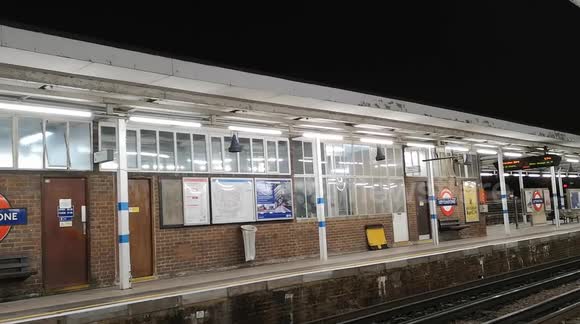 Angry commuter points out how unfair the Central Line has become, with ...