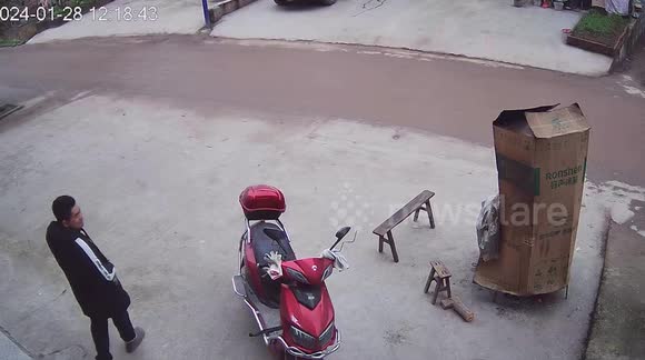 Smoker dodges fireball when cigarette lighter explodes in flames - Buy ...