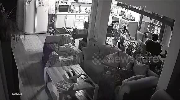 Terrifying moment pressure cooker exploded - spurting steam and boiling ...