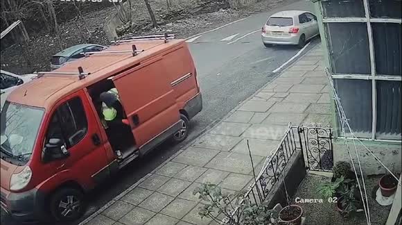 Terrifying moment man is 'kidnapped' and thrown in van in broad ...