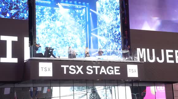 Shakira celebrates new album with Times Square, New York performance in ...