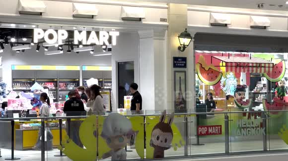 Demand for Pop Mart keychains soars as Blackpink's Lisa poses with toy ...